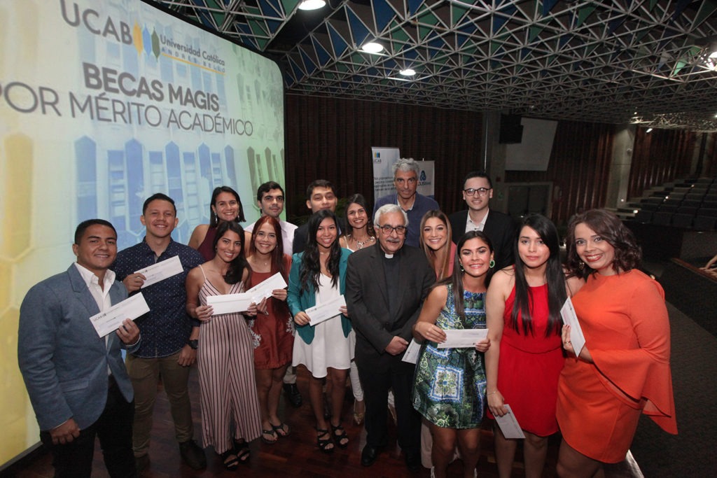 Más de 300 graduandos de la cohorte 2020 festejaron la culminación de ...