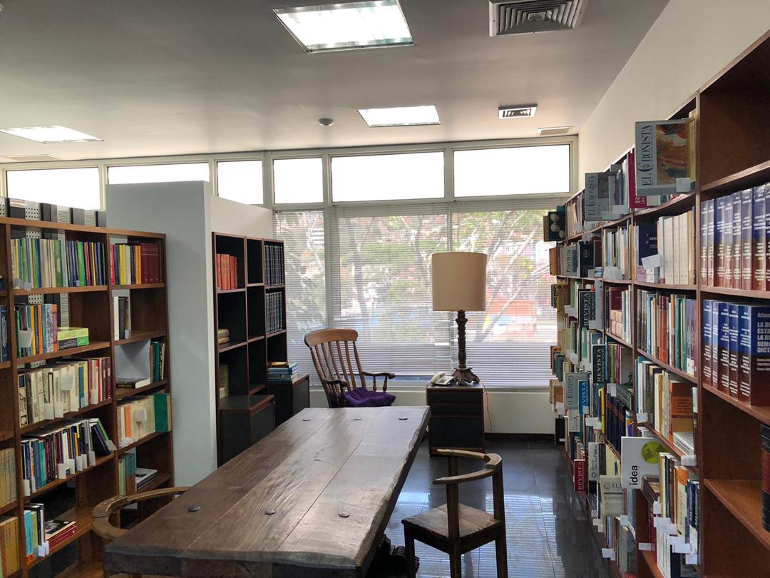 La UCAB inauguró biblioteca jurídica en honor a Allan Brewer Carías ...