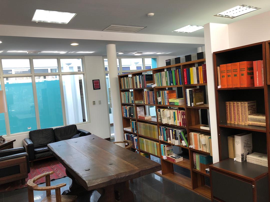 La UCAB inauguró biblioteca jurídica en honor a Allan Brewer Carías ...