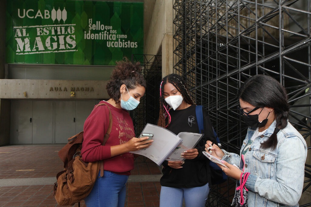 Para el desarrollo académico y humano: breve guía sobre la UCAB ...