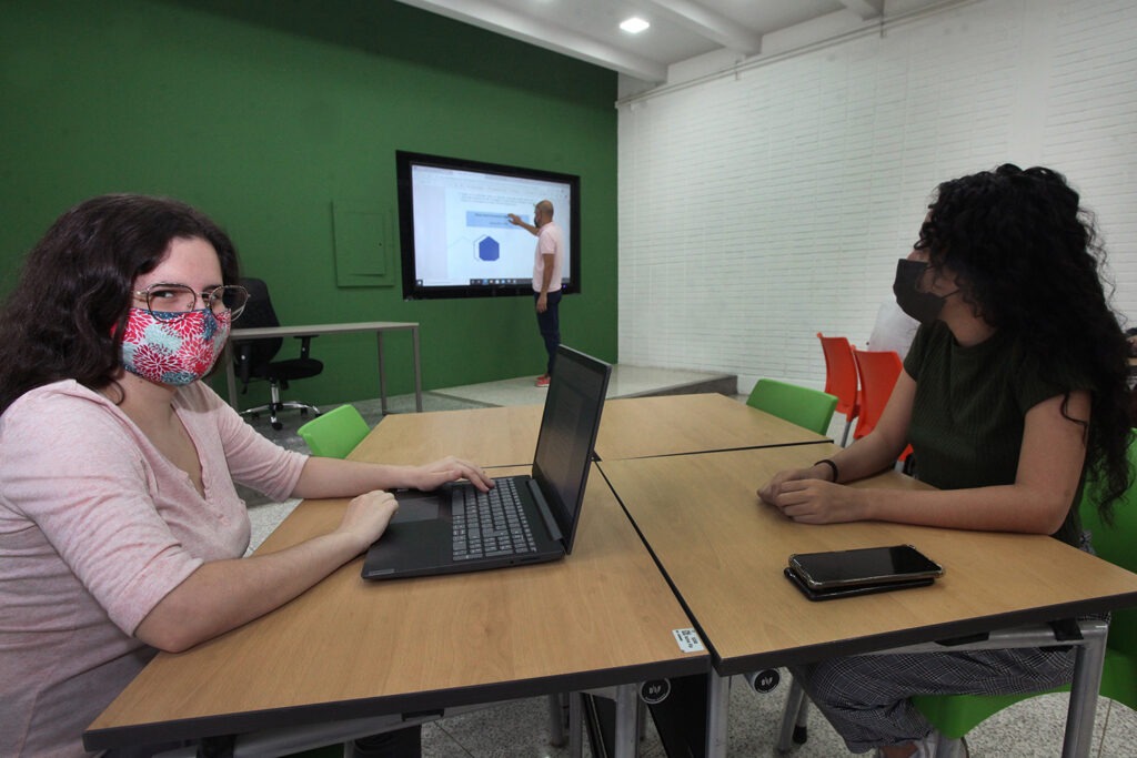 LA UCAB ESTRENA TRES AULAS TECNOLÓGICAS PARA DICTAR CLASES EN MODALIDAD ...