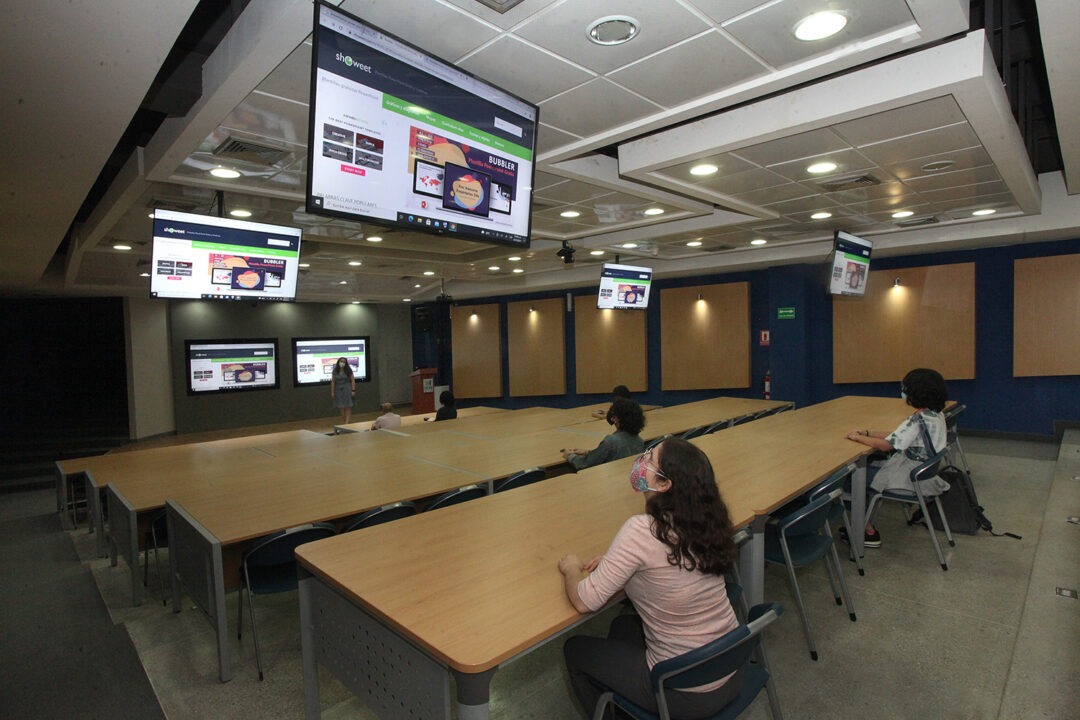 LA UCAB ESTRENA TRES AULAS TECNOLÓGICAS PARA DICTAR CLASES EN MODALIDAD ...