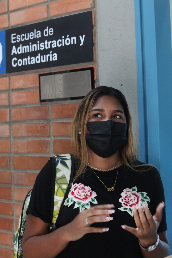 Entre aulas y sesiones en línea: Así transcurrió el primer día del ...