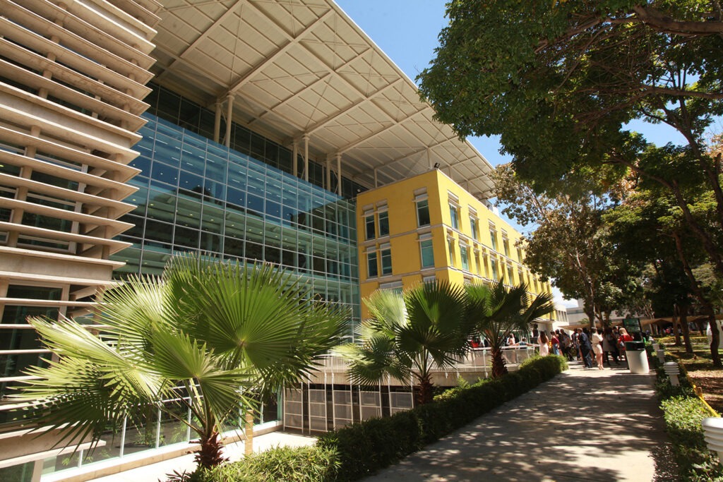 10 hitos para celebrar los 10 años del Centro Cultural UCAB ...