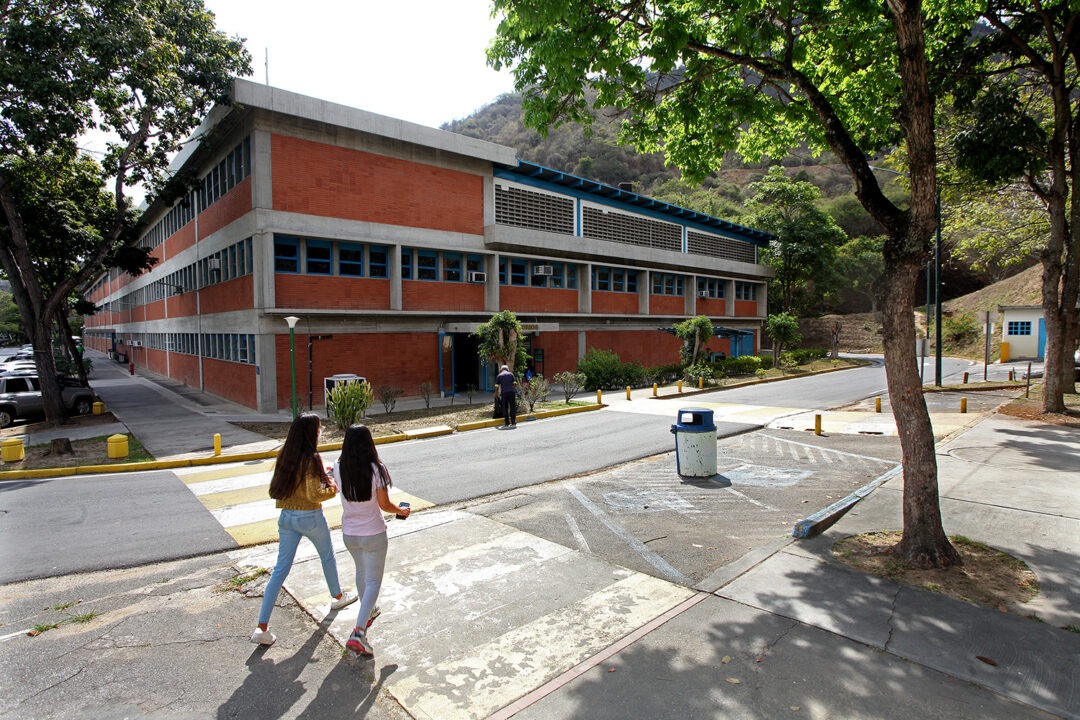 Para el desarrollo académico y humano: breve guía sobre la UCAB ...