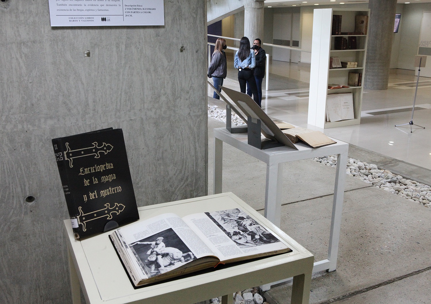 Tesoros de la biblioteca de la UCAB: una colección para admirar y ...