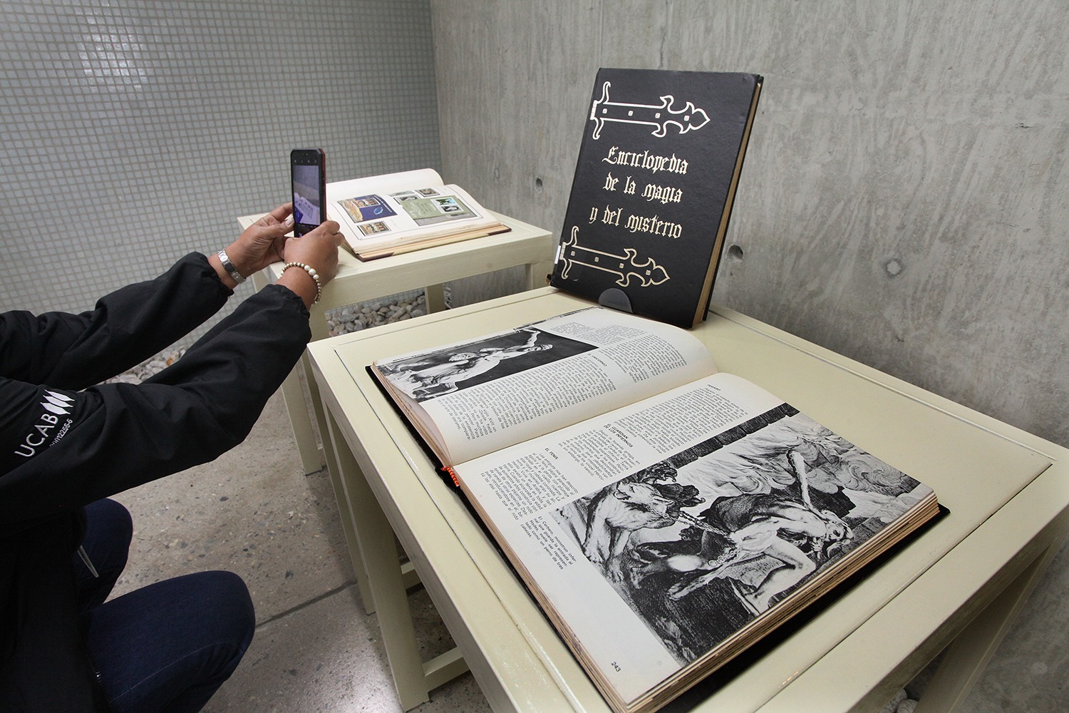 Tesoros de la biblioteca de la UCAB: una colección para admirar y ...