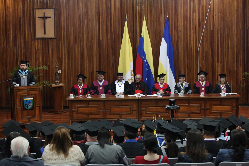"Tenemos que redoblar la marcha". Rector de la UCAB fue juramentado ...