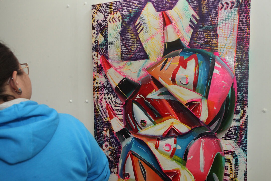 El ecléctico y colorido arte de Ana Barriga brilla en la UCAB ...