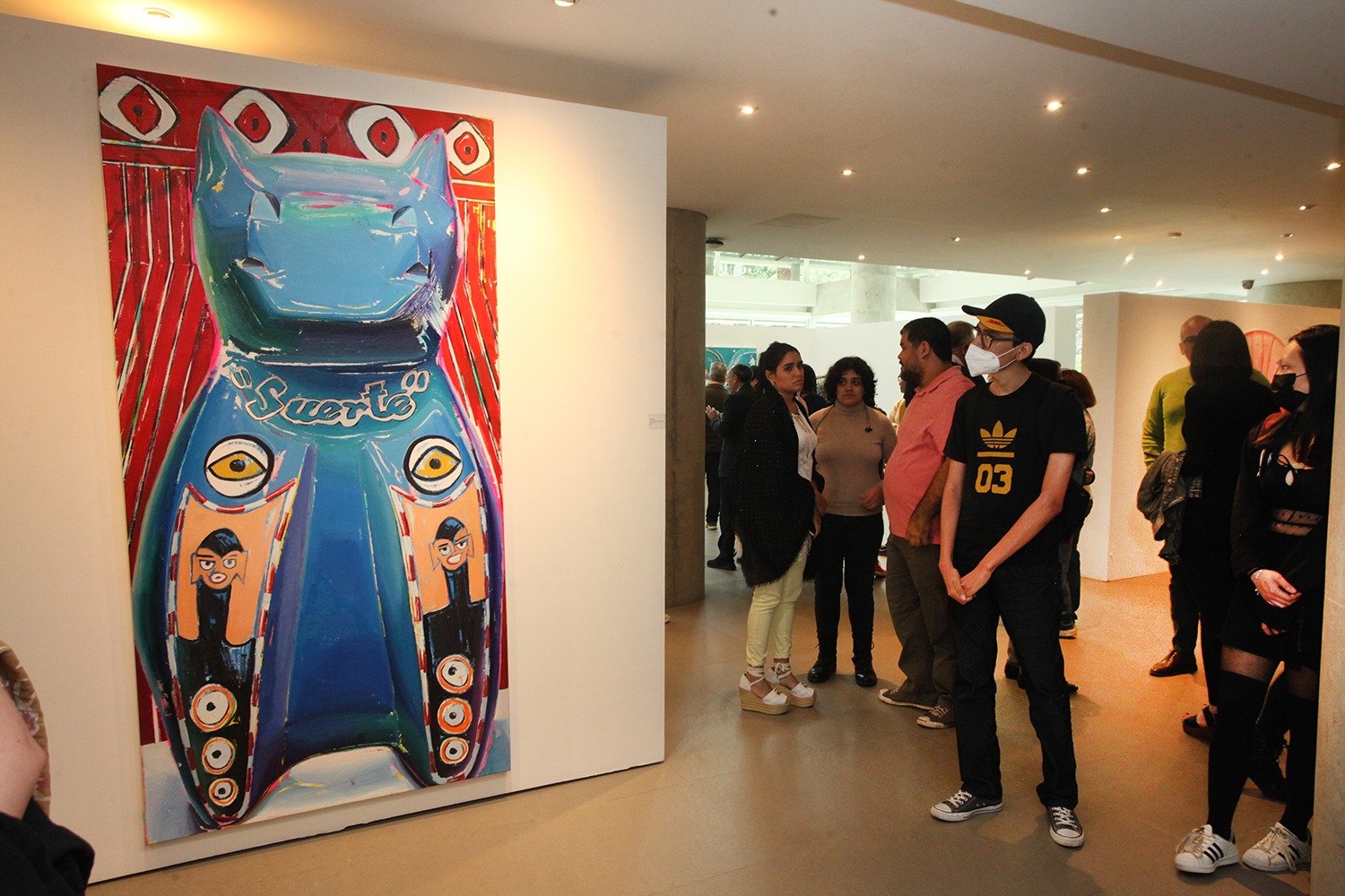 El ecléctico y colorido arte de Ana Barriga brilla en la UCAB ...