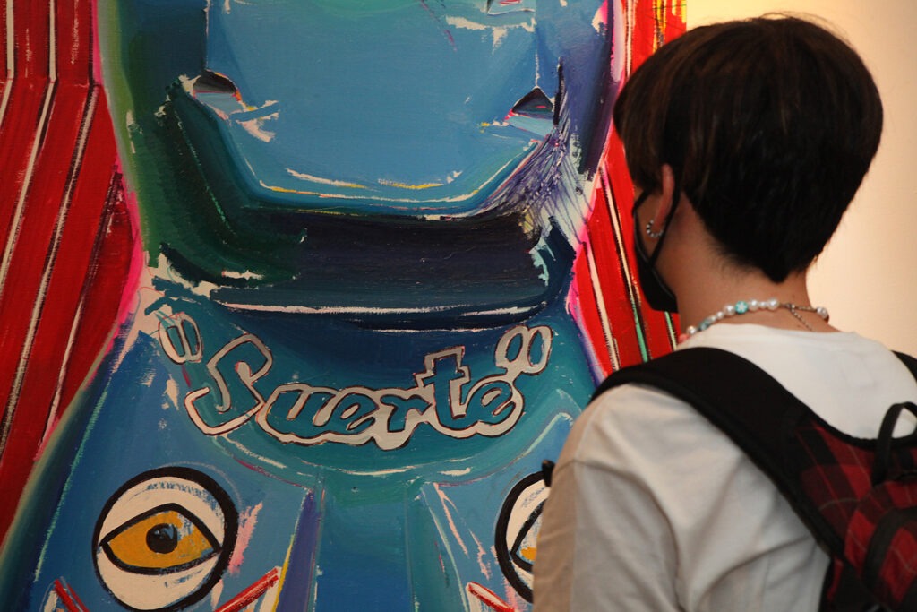 El ecléctico y colorido arte de Ana Barriga brilla en la UCAB ...