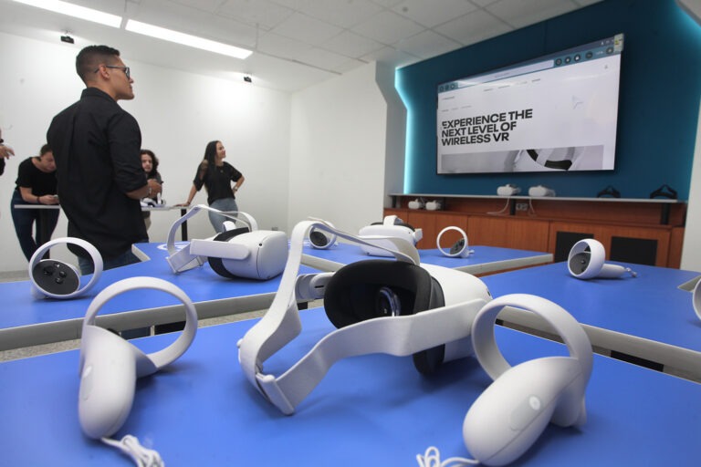 Inaugurada el Aula de Realidad Virtual UCAB: innovación para la ...