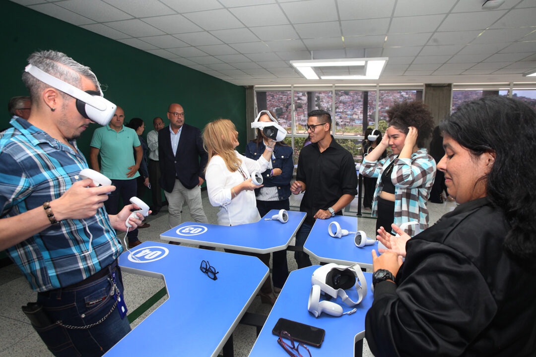 Inaugurada el Aula de Realidad Virtual UCAB: innovación para la ...