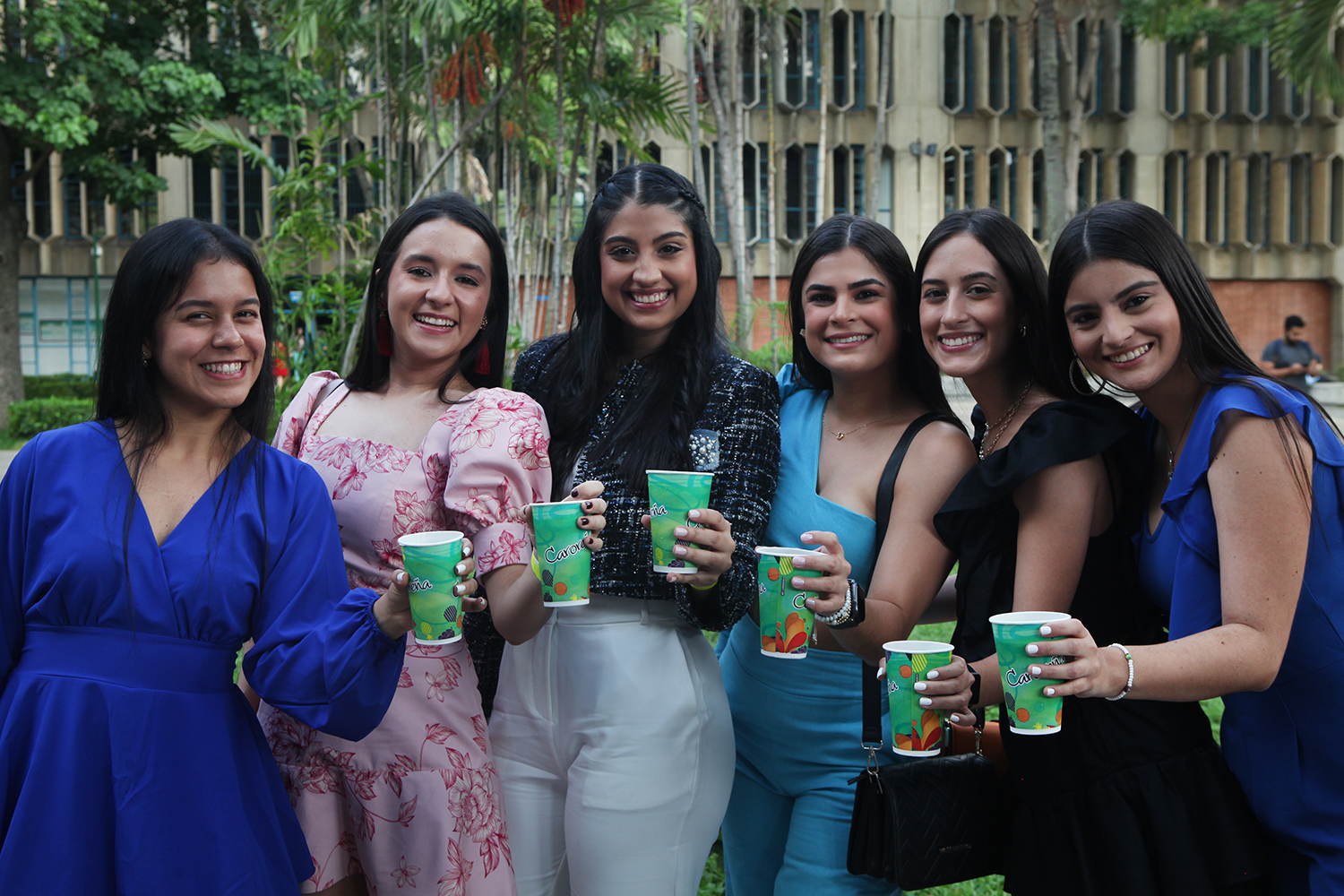 Graduandos celebraron junto al rector la culminación de sus estudios ...
