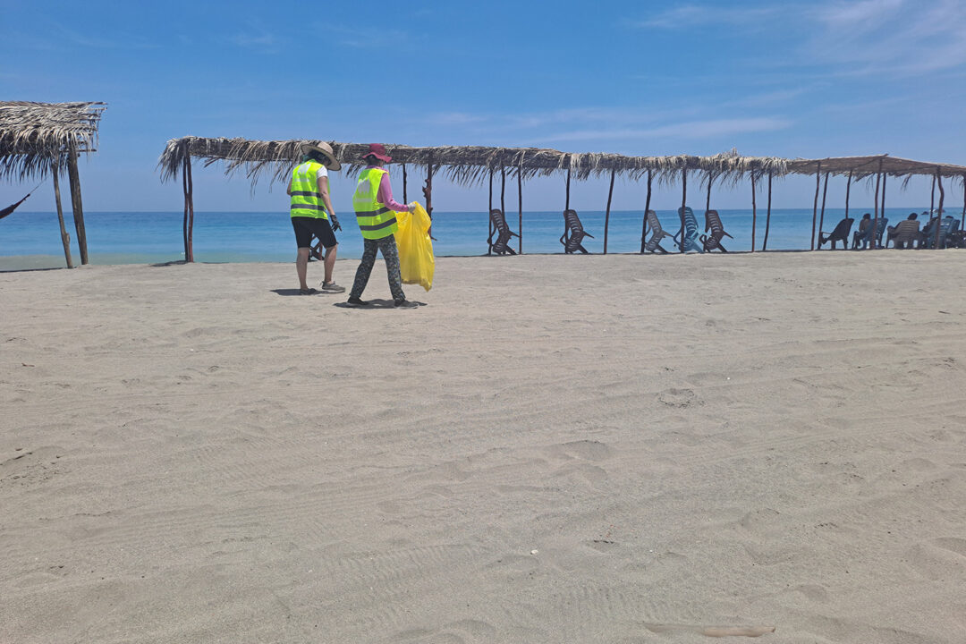 UCAB limpia las costas: 44 voluntarios recogieron 49,5 Kg de residuos ...