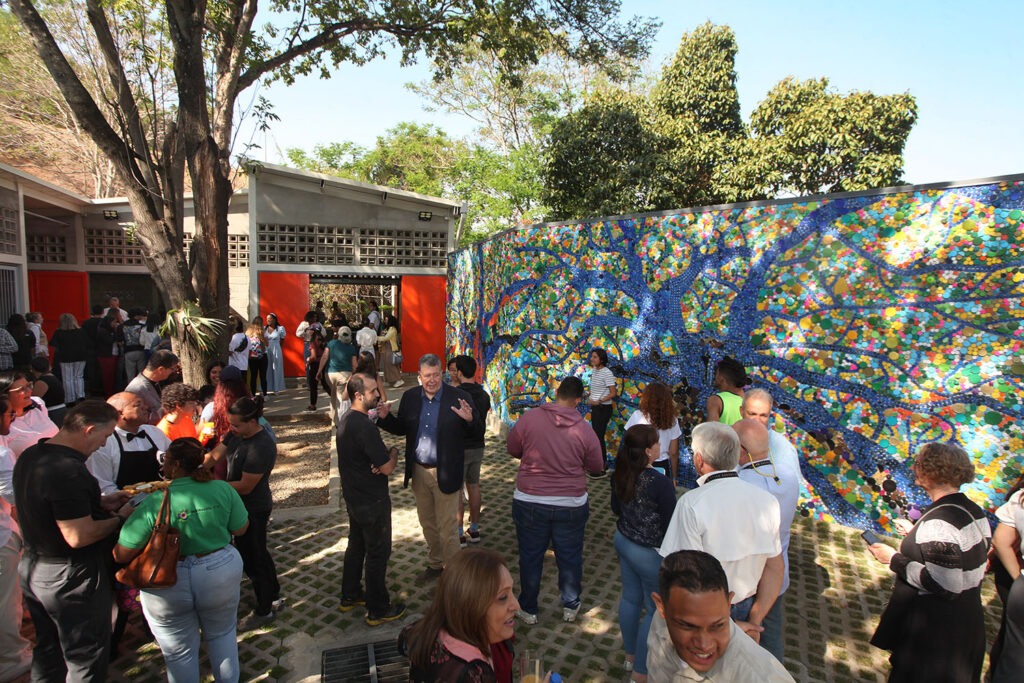 Inauguran tres murales ecológicos en la UCAB. El Ucabista